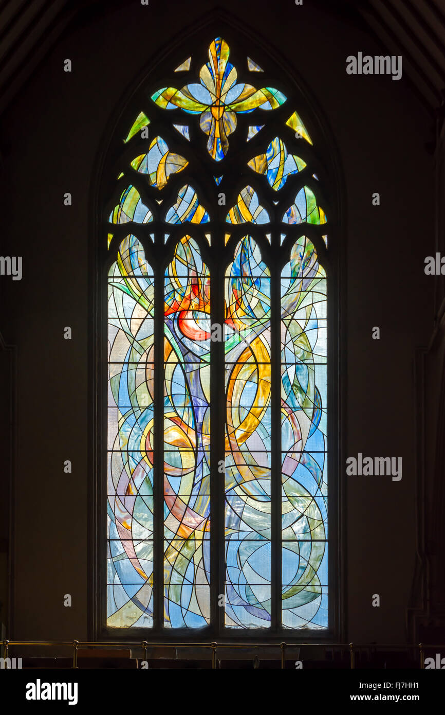 Modern stained glass window -Fotos und -Bildmaterial in hoher Auflösung ...