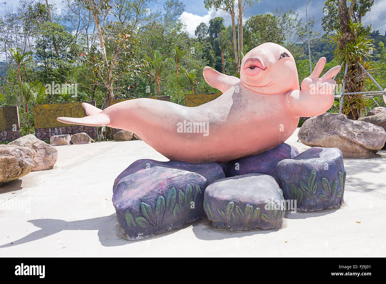 Statue von Dugong in Trang, Symbol für Reisen in Thailand ...