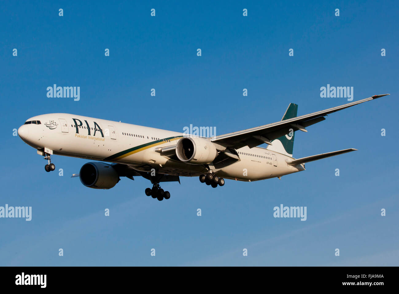 PIA Pakistan International Airlines Boeing 777 Stockfotografie - Alamy