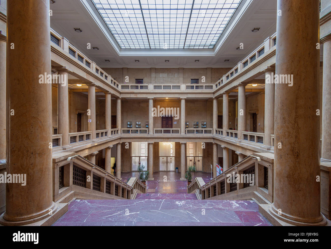 Eingangshalle, Akademie für Musik und Theater, erbaut im Jahre 1937 für ...