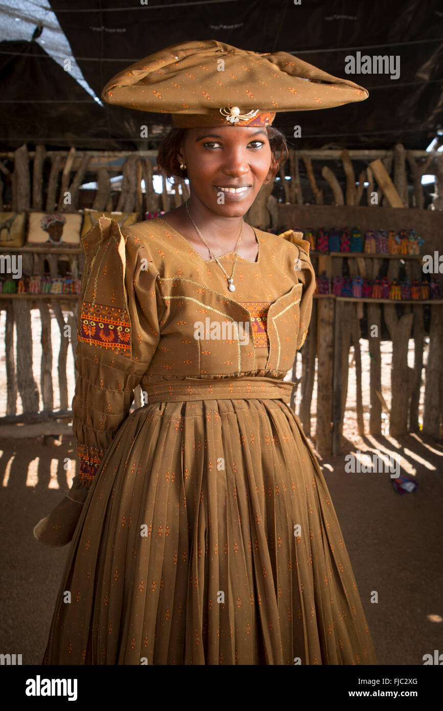 Herero dress -Fotos und -Bildmaterial in hoher Auflösung - Seite 2 - Alamy