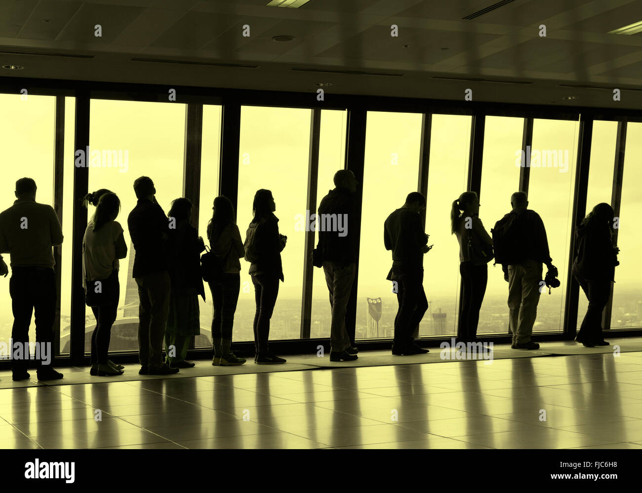 Silhouette menschen stehend -Fotos und -Bildmaterial in hoher Auflösung ...