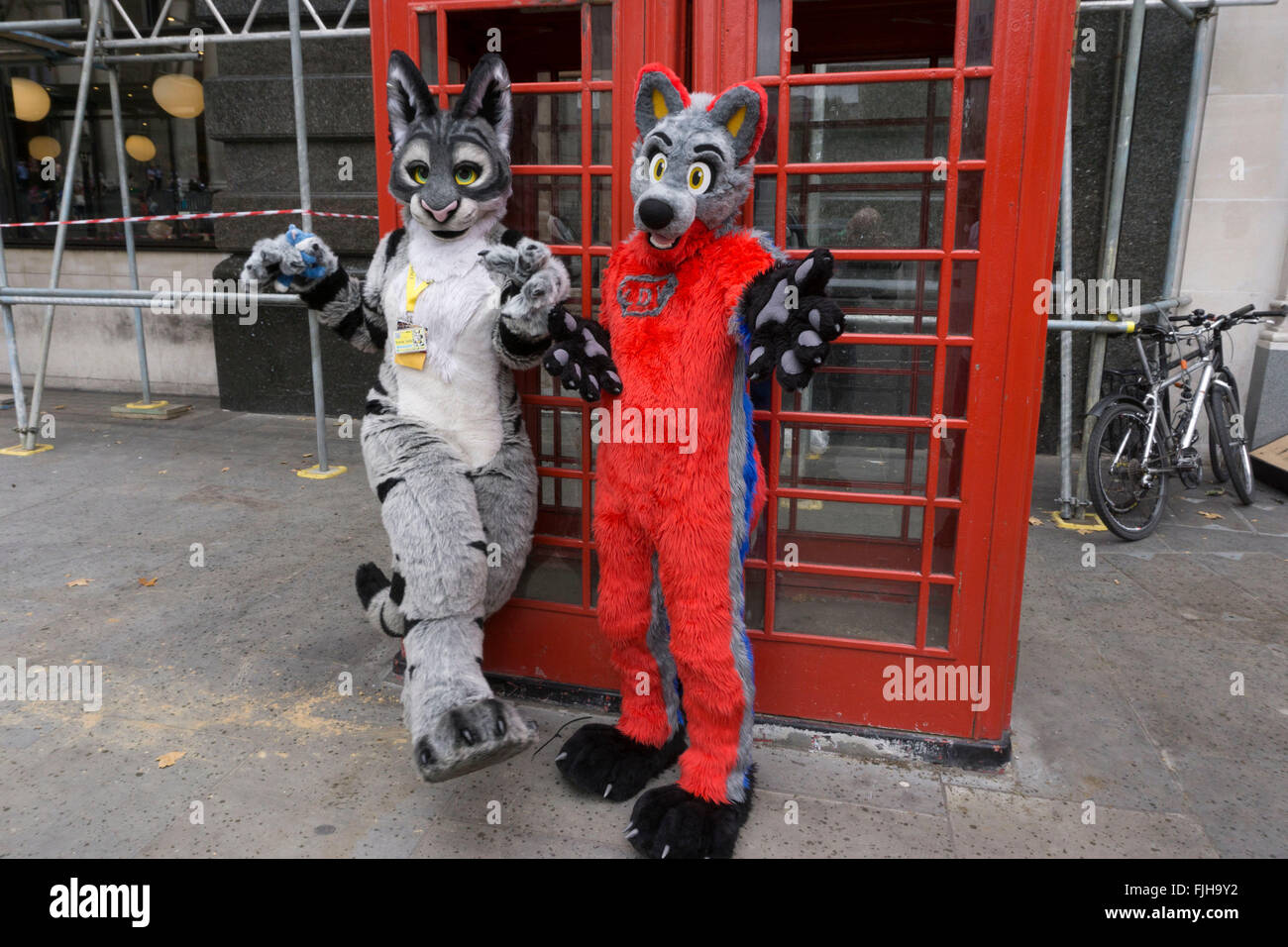 Furries treffen in London, UK. Die furry-Fandom ist eine Subkultur ...