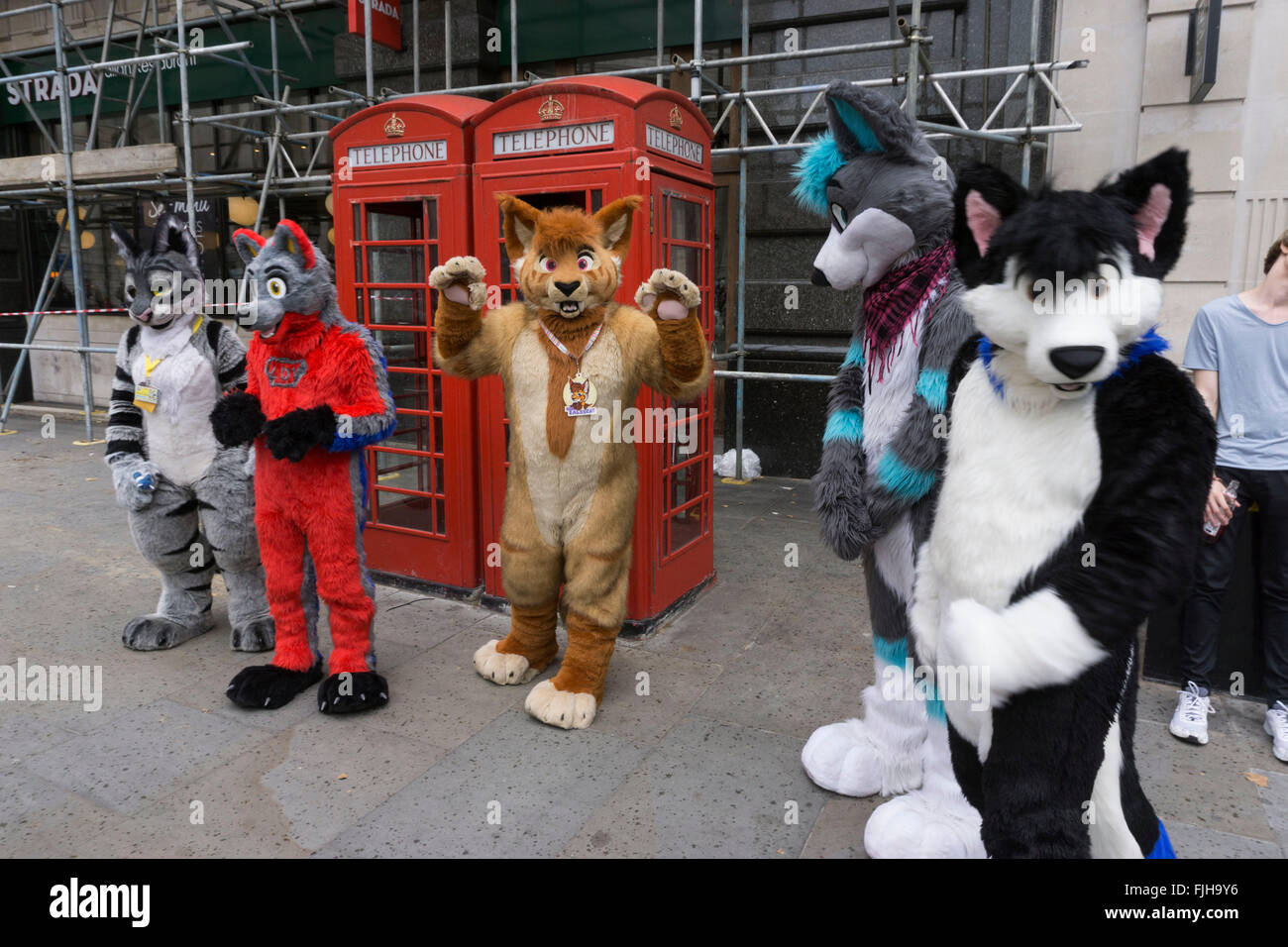 Furries treffen in London, UK. Die furry-Fandom ist eine Subkultur ... Furries treffen in London, UK. Die furry-Fandom ist eine Subkultur ...