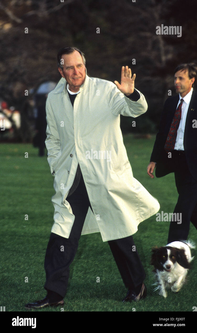 Us president george bush waves -Fotos und -Bildmaterial in hoher ...