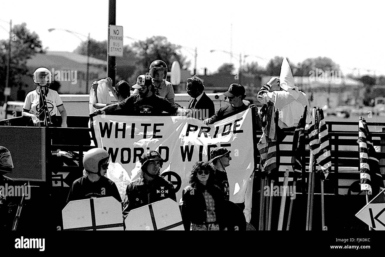 Ku klux klan cross burning -Fotos und -Bildmaterial in hoher Auflösung ...