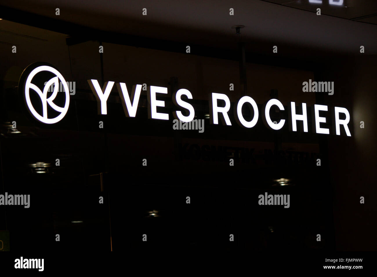 Yves rocher logo -Fotos und -Bildmaterial in hoher Auflösung – Alamy
