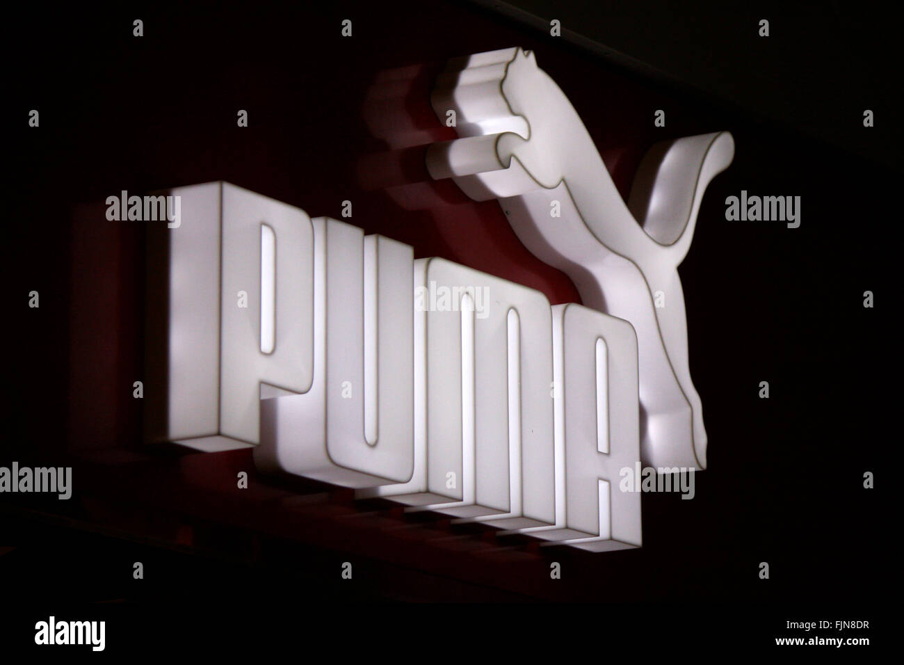 Puma Logo Stockfotos und -bilder Kaufen - Alamy