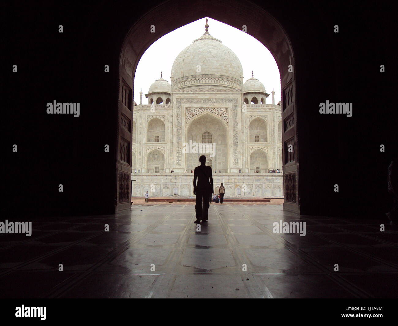 Menschen Im Torbogen Stockfotos und -bilder Kaufen - Alamy