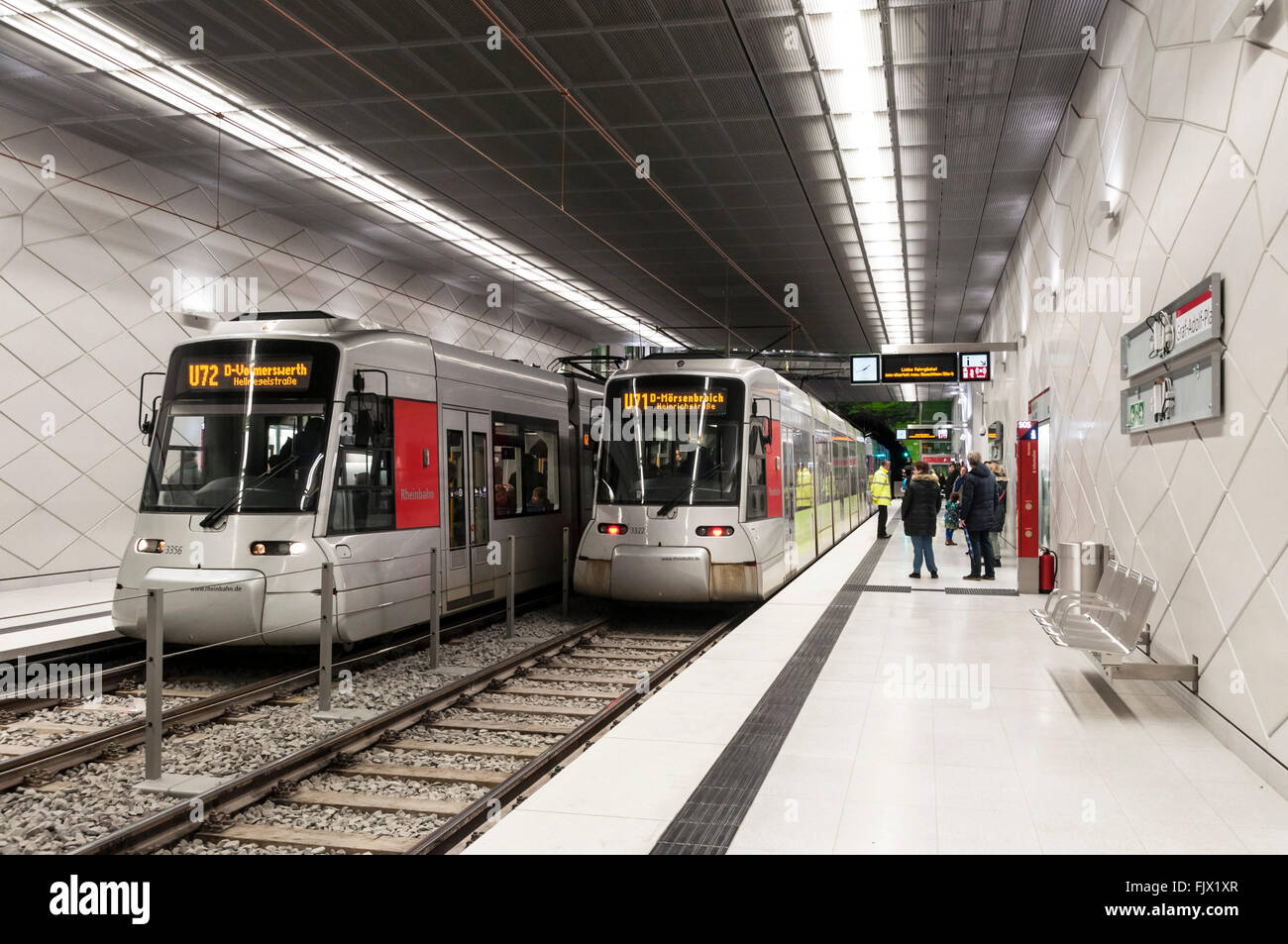 Die neue u bahn in düsseldorf -Fotos und -Bildmaterial in hoher ...