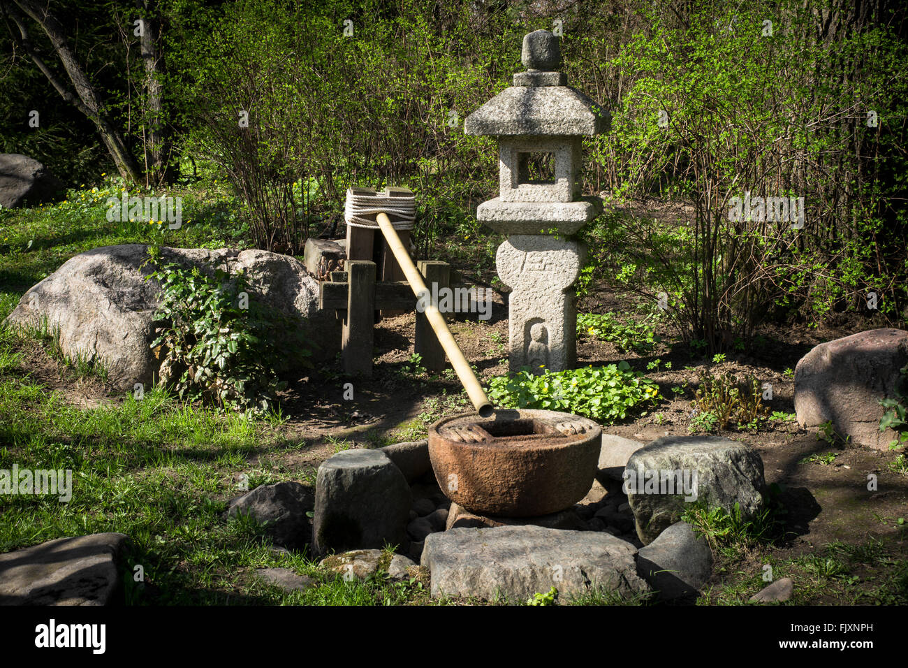 Japanischer steinbrunnen -Fotos und -Bildmaterial in hoher Auflösung ...
