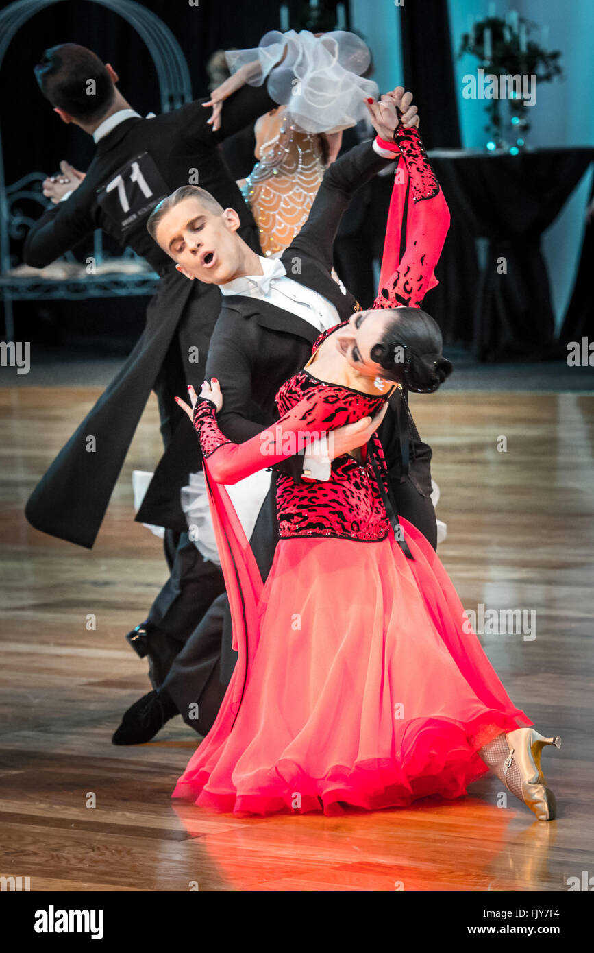 Slow waltz -Fotos und -Bildmaterial in hoher Auflösung – Alamy