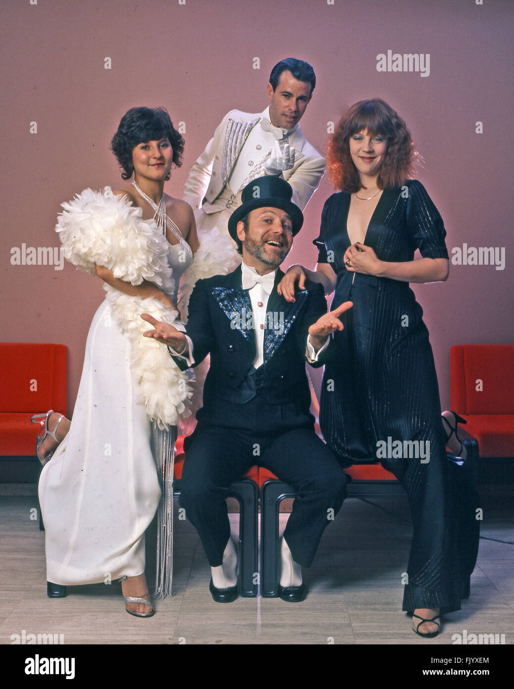 MANHATTAN TRANSFER US vocal Gruppe ca. 1974. Von links: Cheryl Bentyne ...