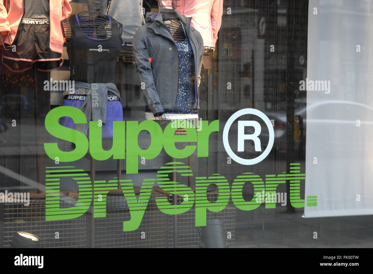 London superdry -Fotos und -Bildmaterial in hoher Auflösung – Alamy