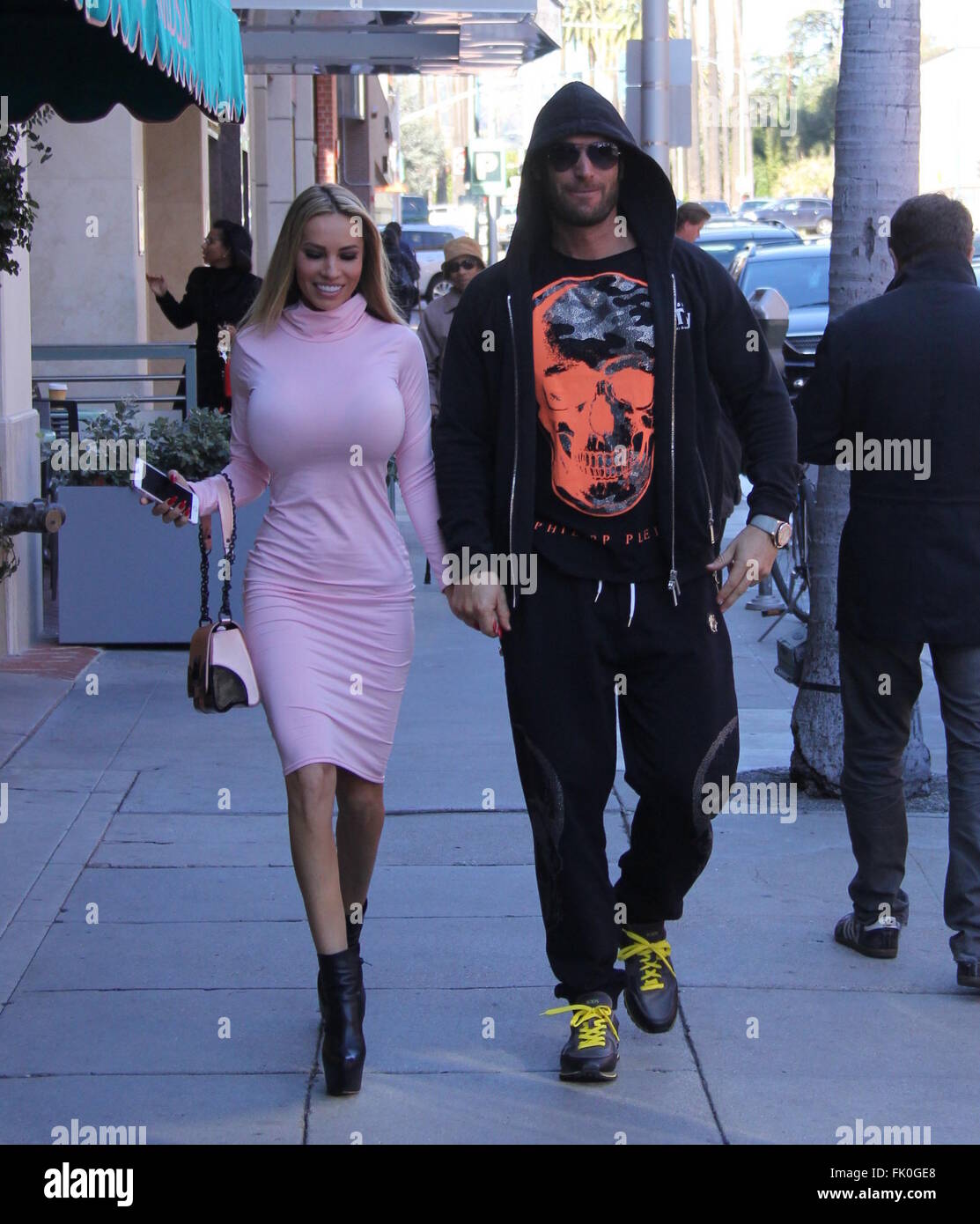 Deutsche Tycoon Bastian Yotta und Frau Maria unterwegs in Beverly Hills ...