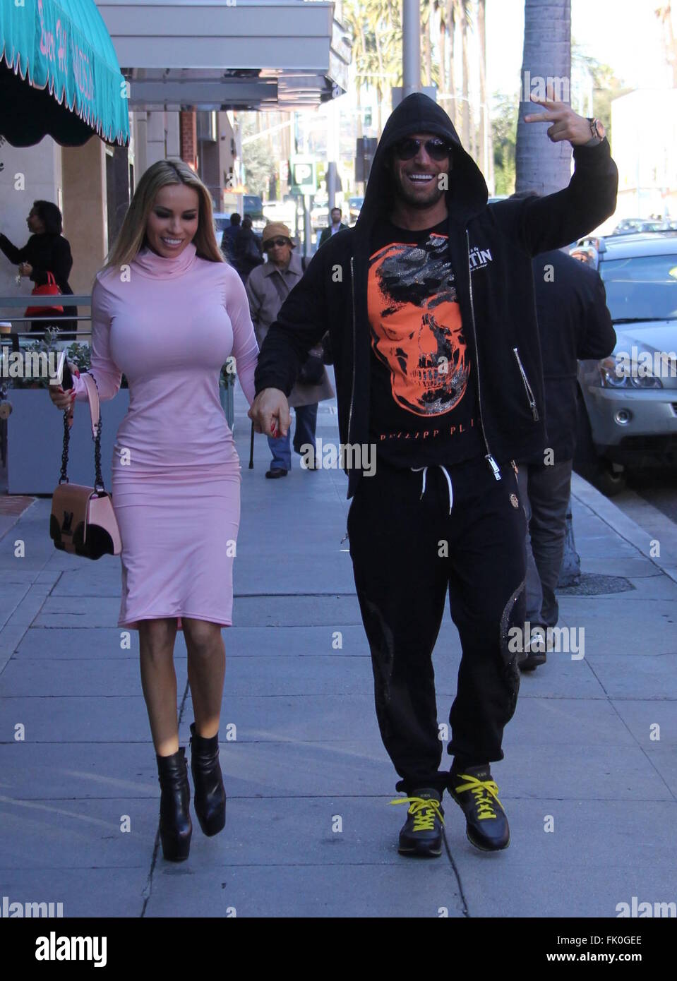 Deutsche Tycoon Bastian Yotta und Frau Maria unterwegs in Beverly Hills ...