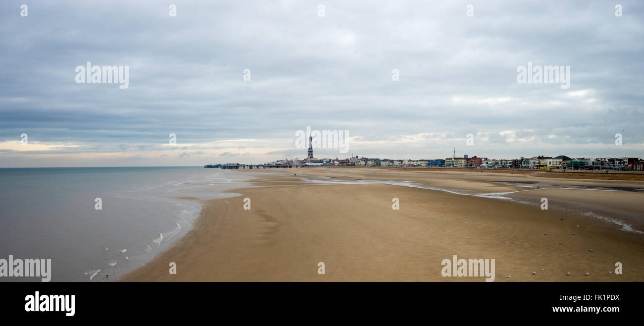 Blackpool tower distance -Fotos und -Bildmaterial in hoher Auflösung ...