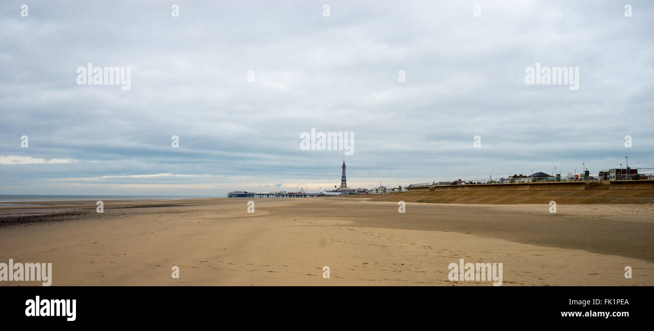 Blackpool tower distance -Fotos und -Bildmaterial in hoher Auflösung ...