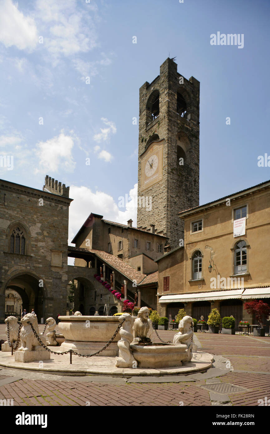 Torre Civica Piazza Vecchia Stockfotos und -bilder Kaufen - Alamy
