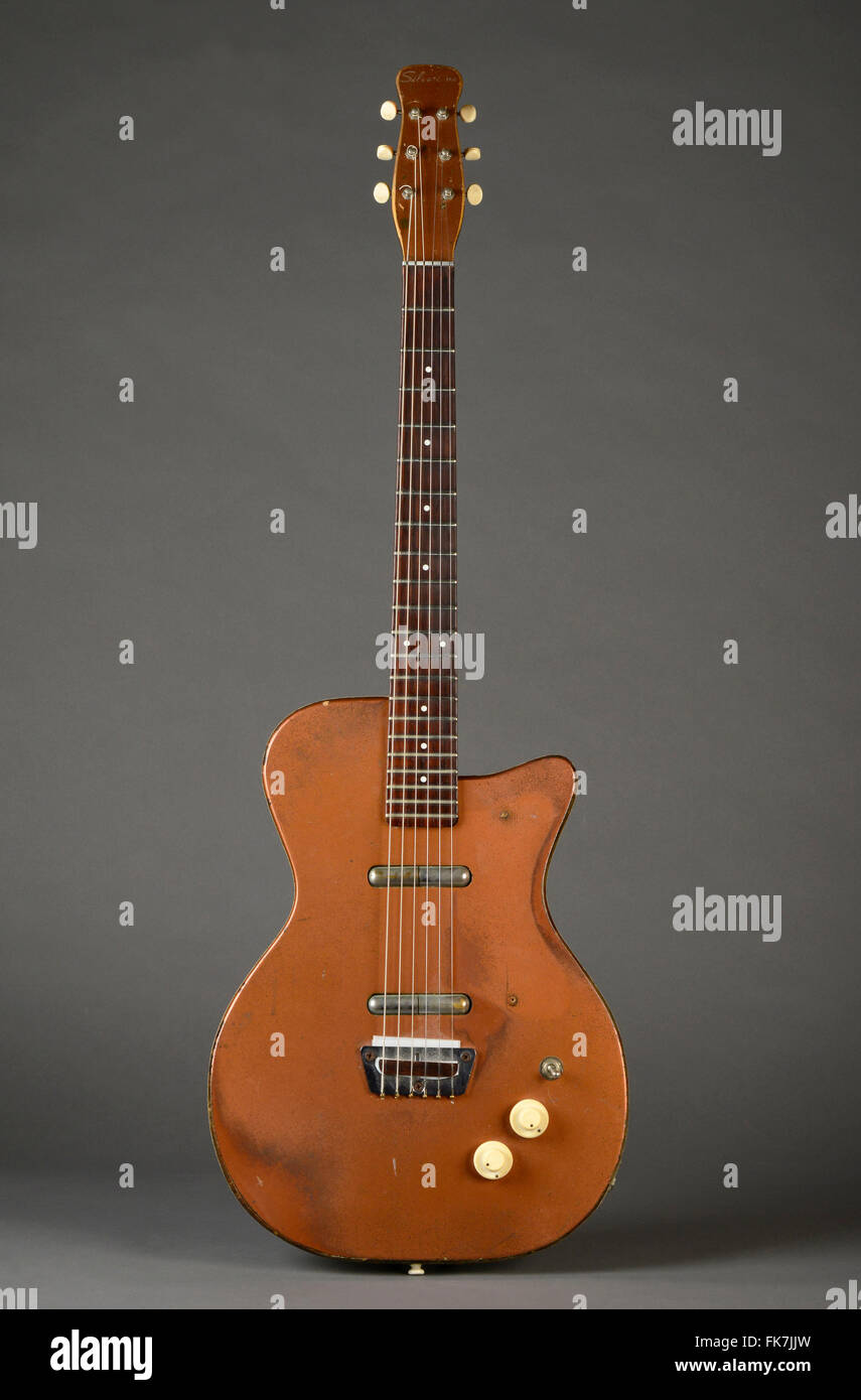 Gitarren musikinstrumente -Fotos und -Bildmaterial in hoher Auflösung ...