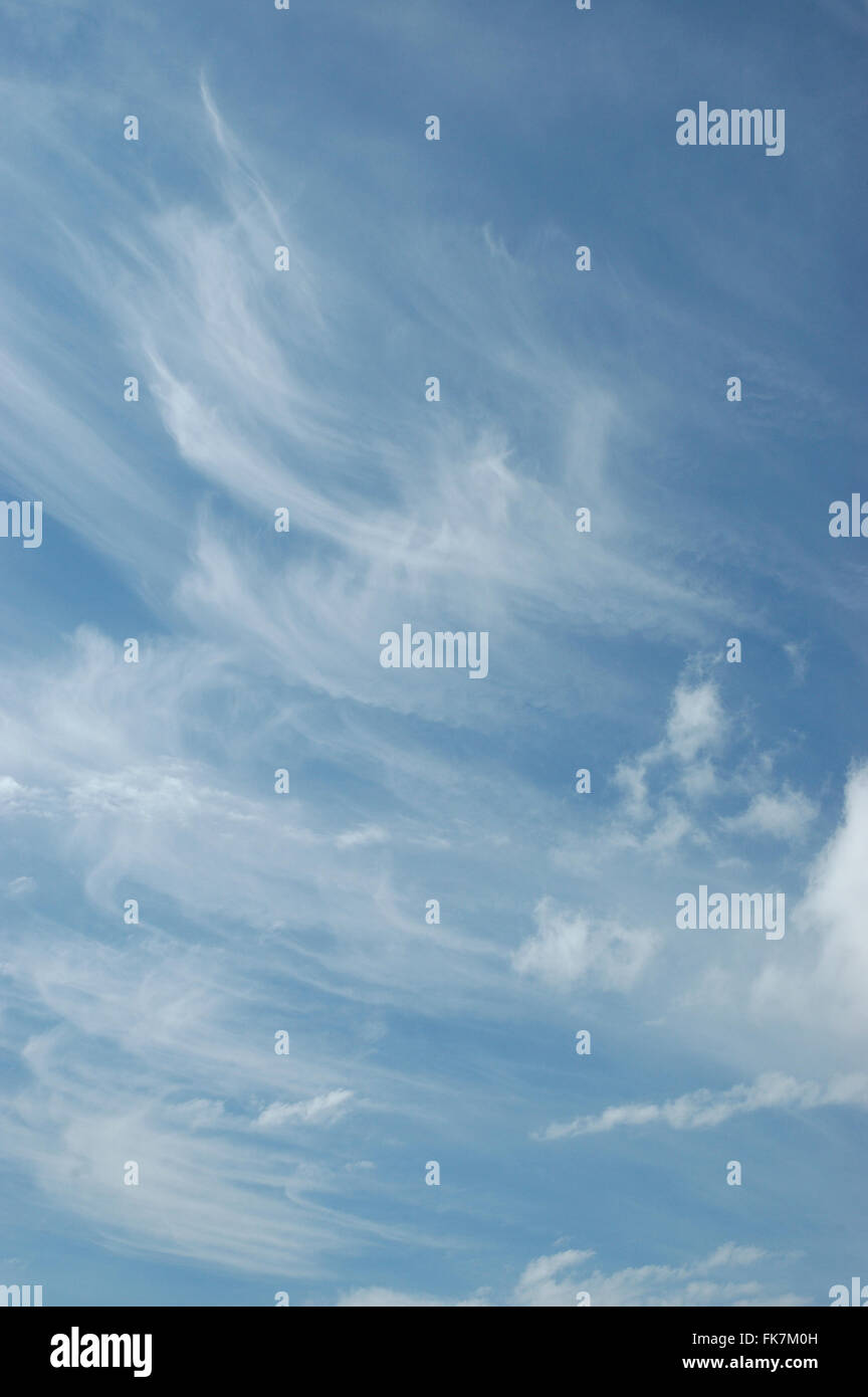 Streifige wolken -Fotos und -Bildmaterial in hoher Auflösung – Alamy