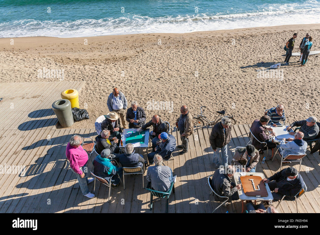 Strand menschen -Fotos und -Bildmaterial in hoher Auflösung – Alamy