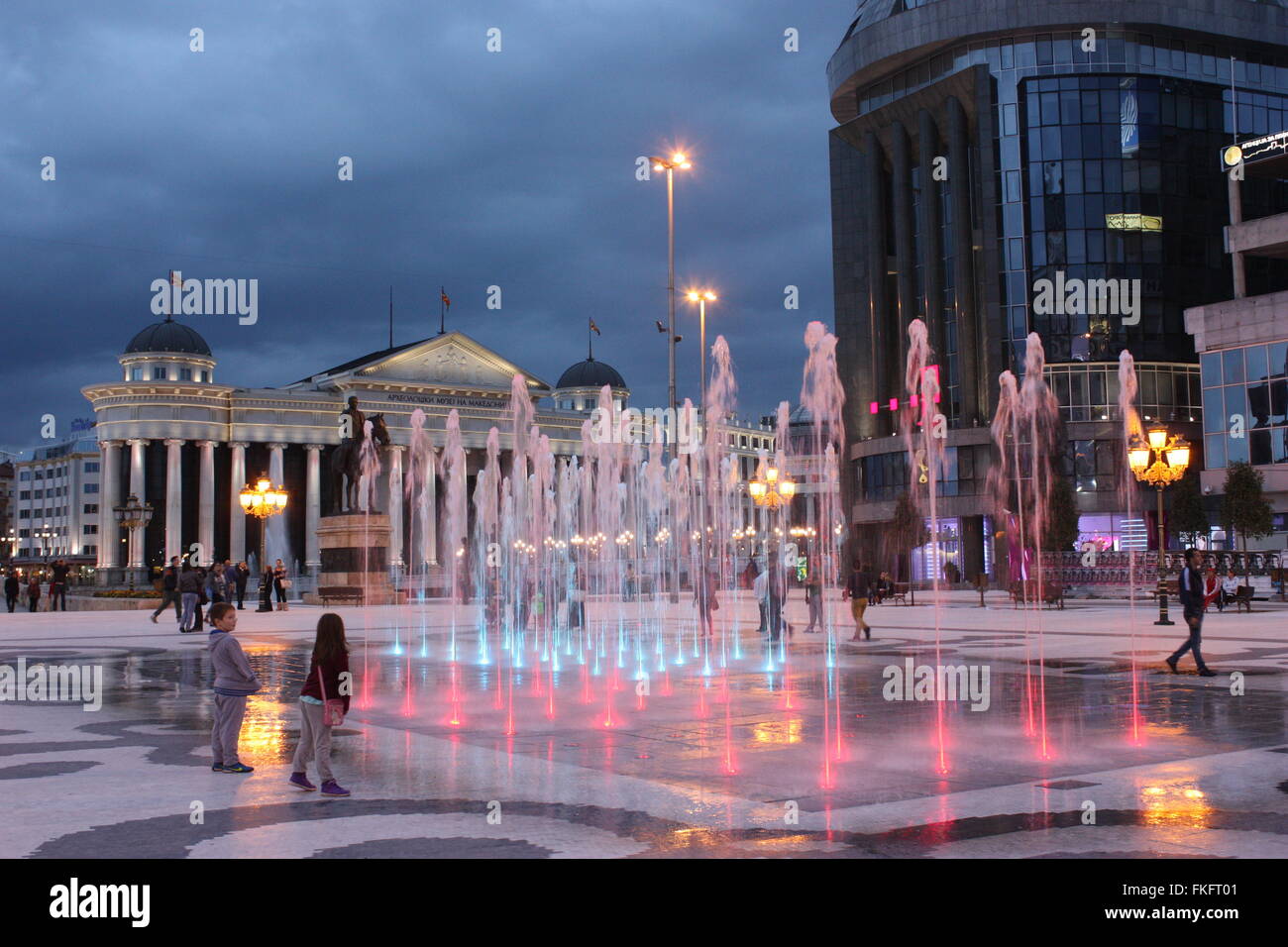 Plostad makedonija square skopje -Fotos und -Bildmaterial in hoher ...