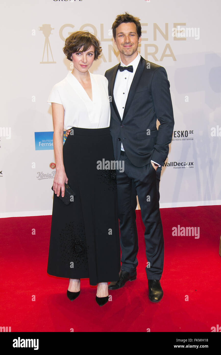 Prominente, die Teilnahme an der "Goldenen Kamera 2016" Hamburg mit: Julia Koschitz, Florian ...