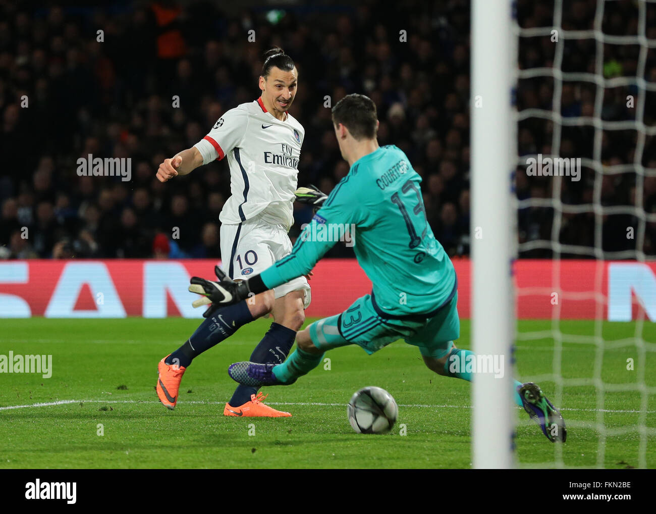 Chelsea Goalkeeper Thibaut Courtois Stockfotos und -bilder Kaufen - Alamy