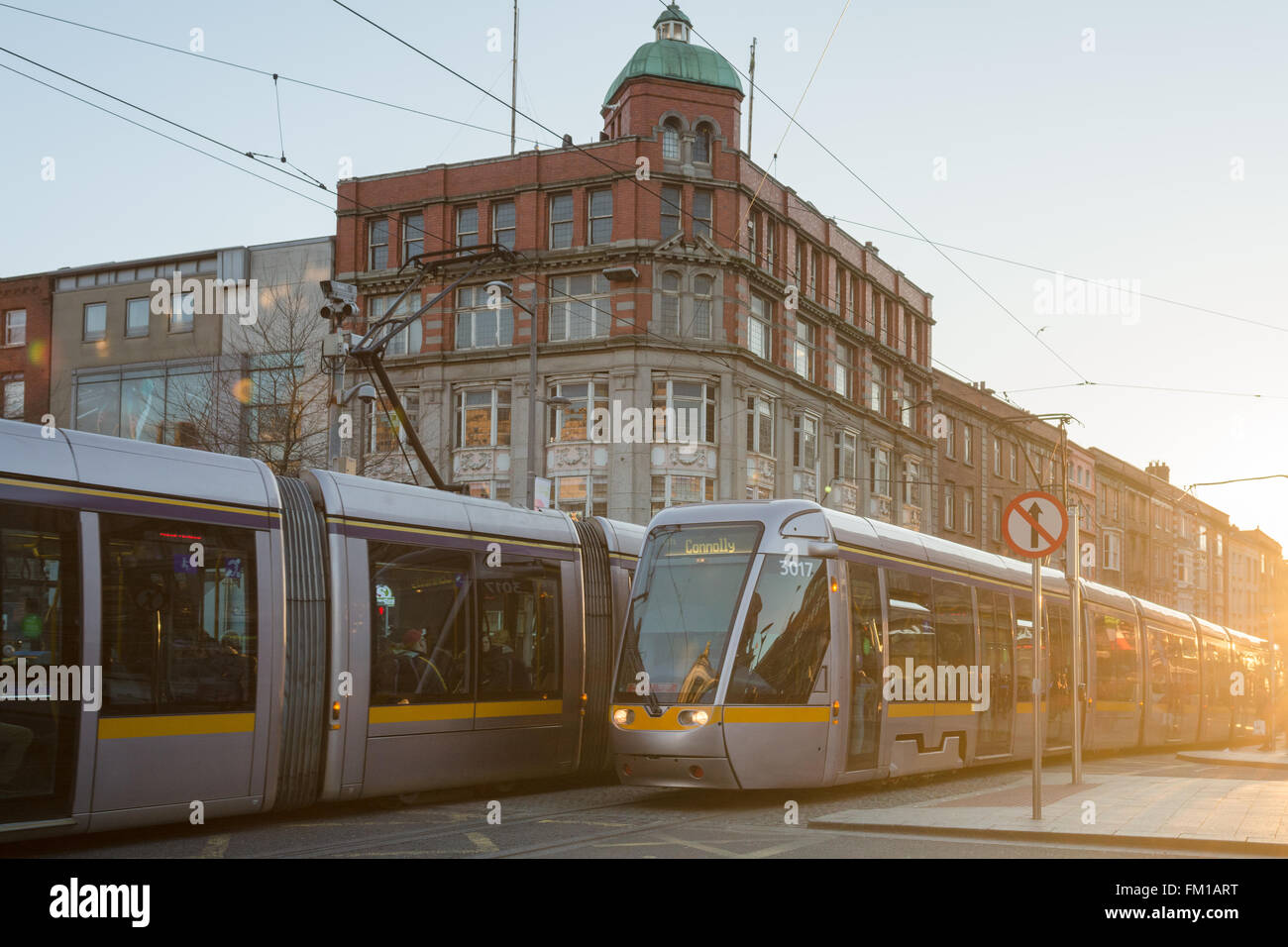 Zwei dublin trams -Fotos und -Bildmaterial in hoher Auflösung – Alamy