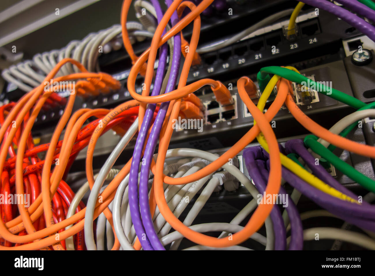 Gelbe verkabelung -Fotos und -Bildmaterial in hoher Auflösung – Alamy