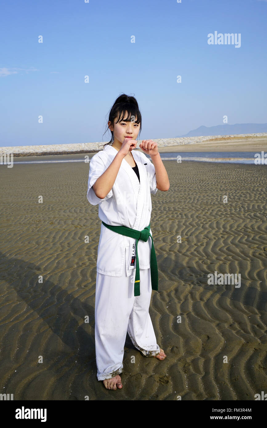 Japanese women karate -Fotos und -Bildmaterial in hoher Auflösung – Alamy