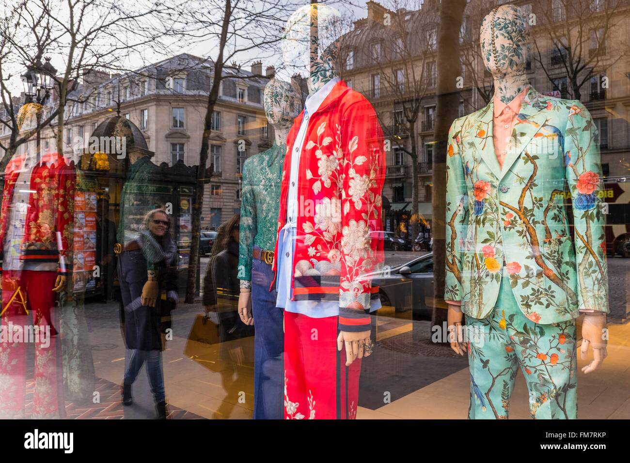 Gucci store paris straße -Fotos und -Bildmaterial in hoher Auflösung ...