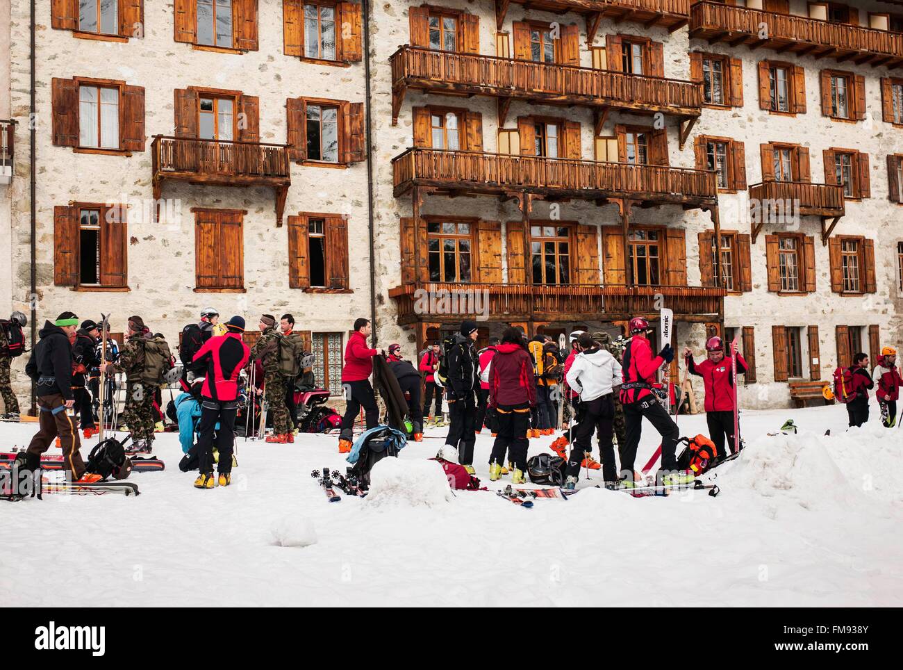 Schweiz, Wallis, Eringer-Tal, Evolène, Arolla Skigebiet (1998 m), historisches Hotel Kuhrhaus ...