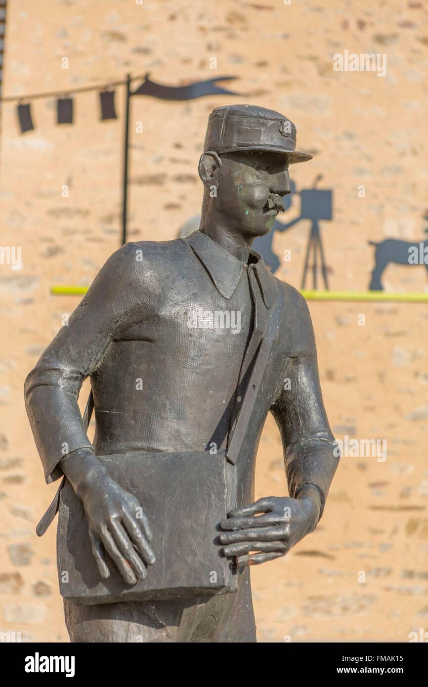 Statue of jacques tati -Fotos und -Bildmaterial in hoher Auflösung – Alamy
