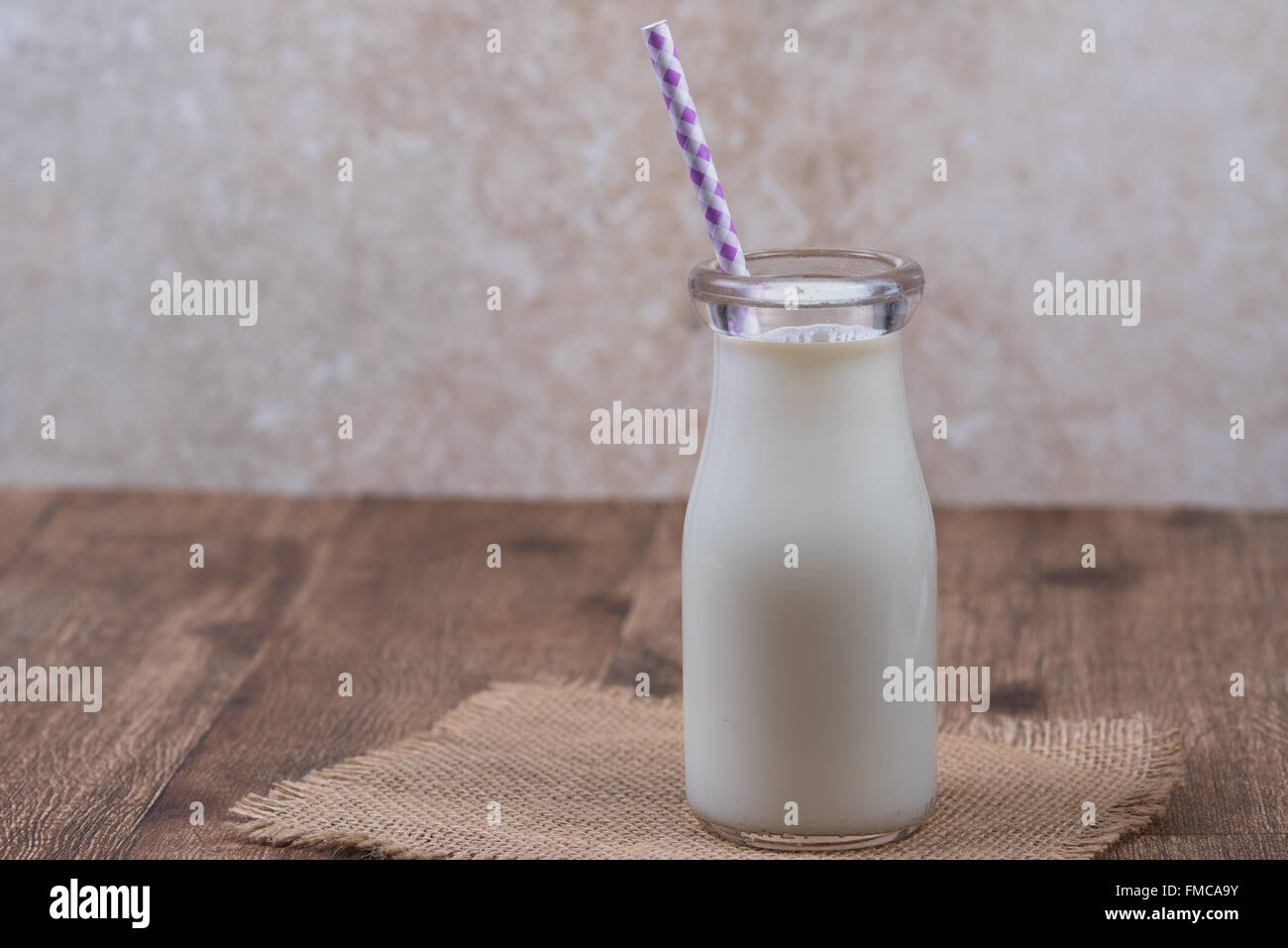 Rustikale flasche -Fotos und -Bildmaterial in hoher Auflösung – Alamy