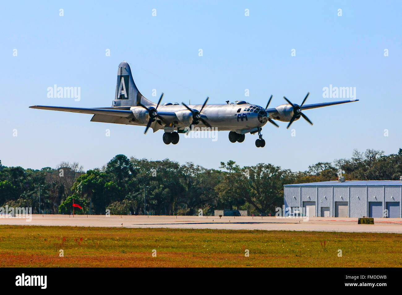 WWII Boeing B29 Superfortress Bomber Flugzeug kommen, um auf dem ...