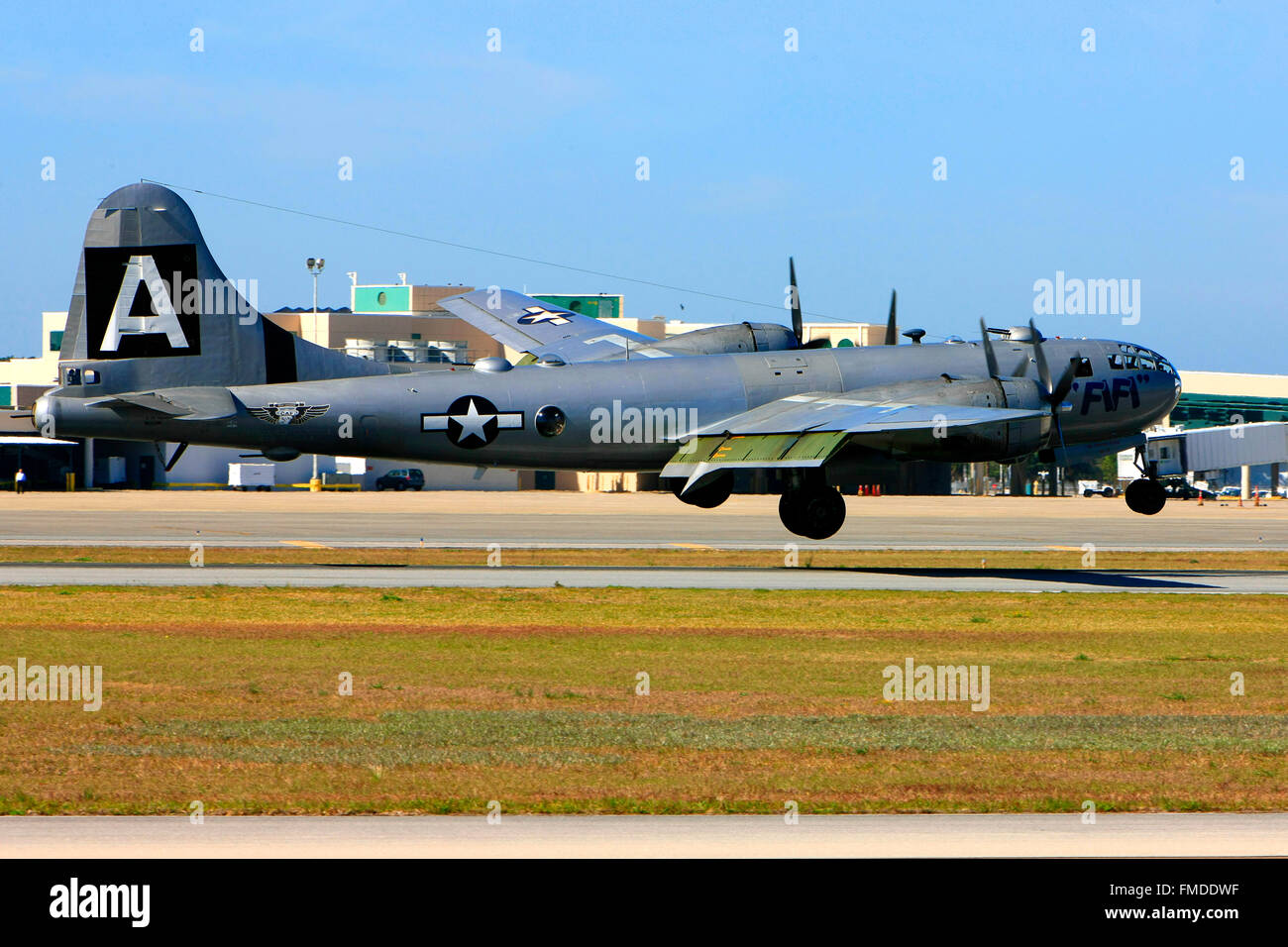 WWII Boeing B29 Superfortress Bomber Flugzeug kommen, um auf dem ...