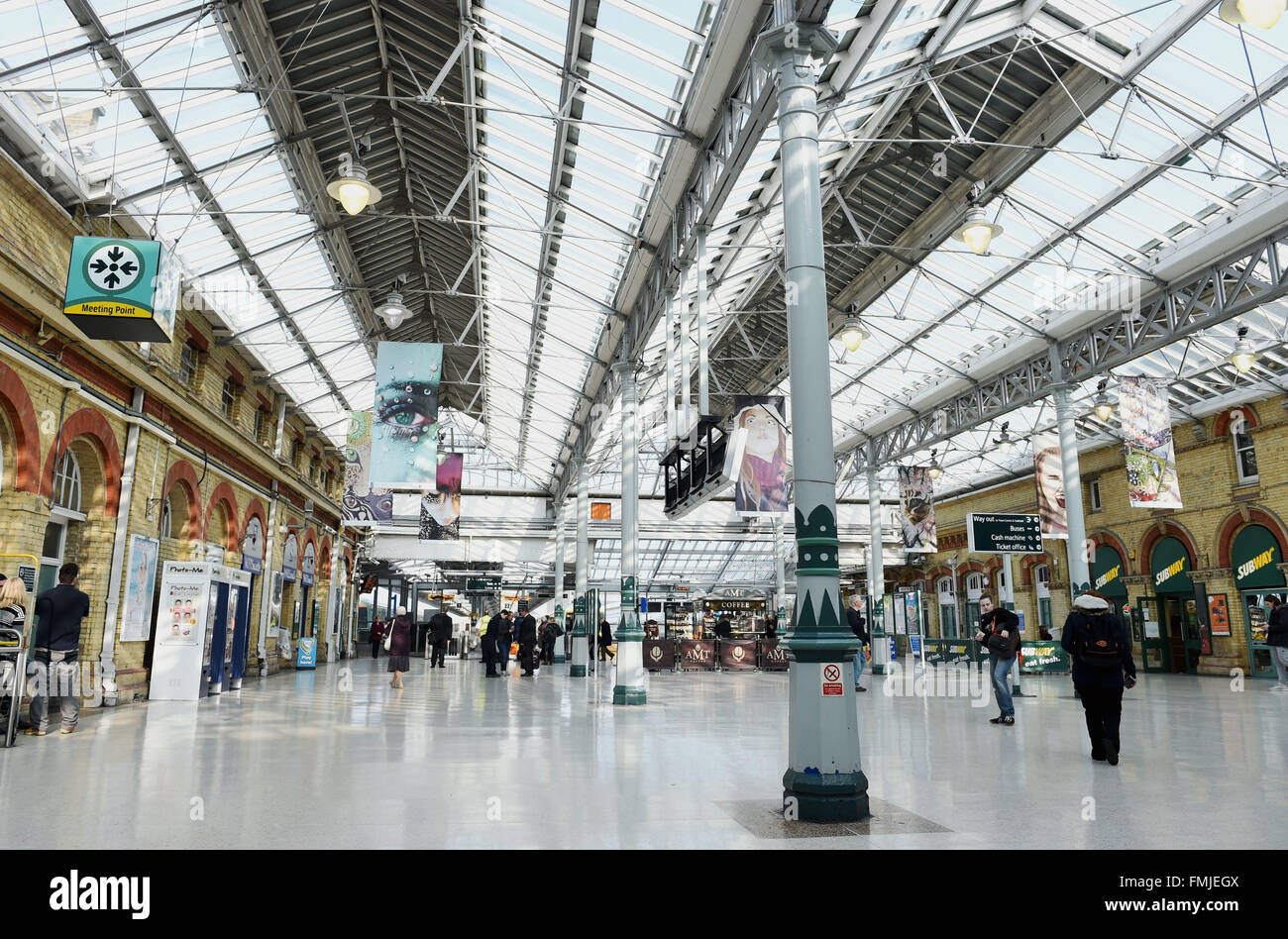 Eastbourne railway station uk -Fotos und -Bildmaterial in hoher ...