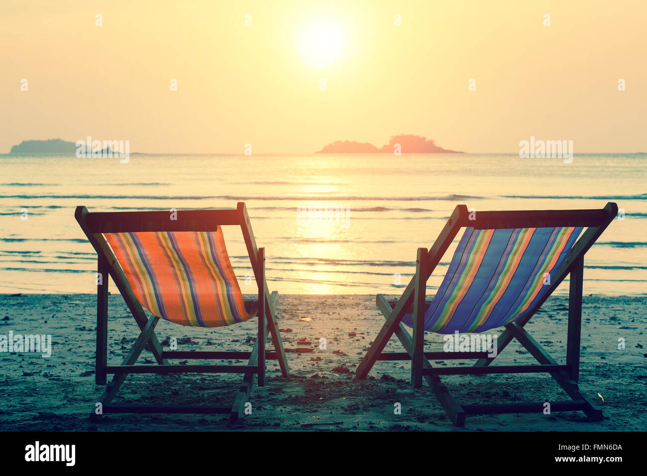 Strand sonnenliege -Fotos und -Bildmaterial in hoher Auflösung – Alamy