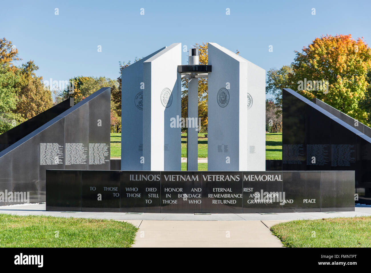 Illinois Vietnam Veterans Memorial in Springfield, Illinois ...