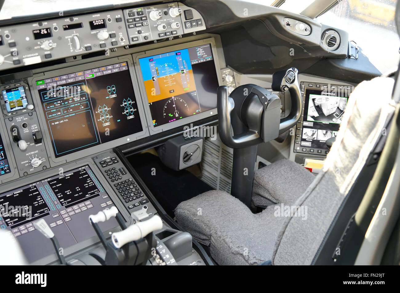 B 787 cockpit -Fotos und -Bildmaterial in hoher Auflösung – Alamy