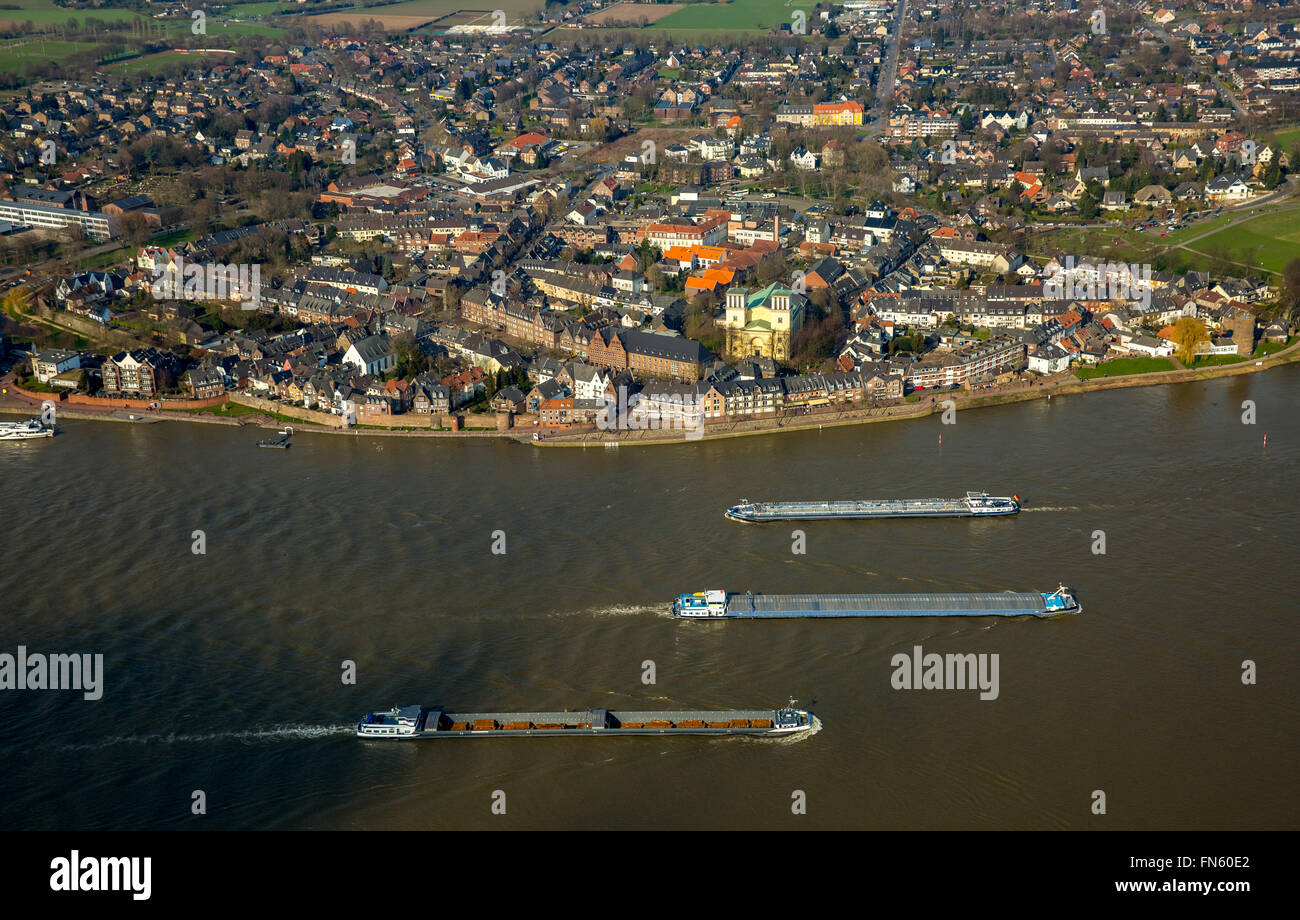 Luftaufnahme, Blick auf Rees über den Rhein, die Rheinpromenade, Cargo ...