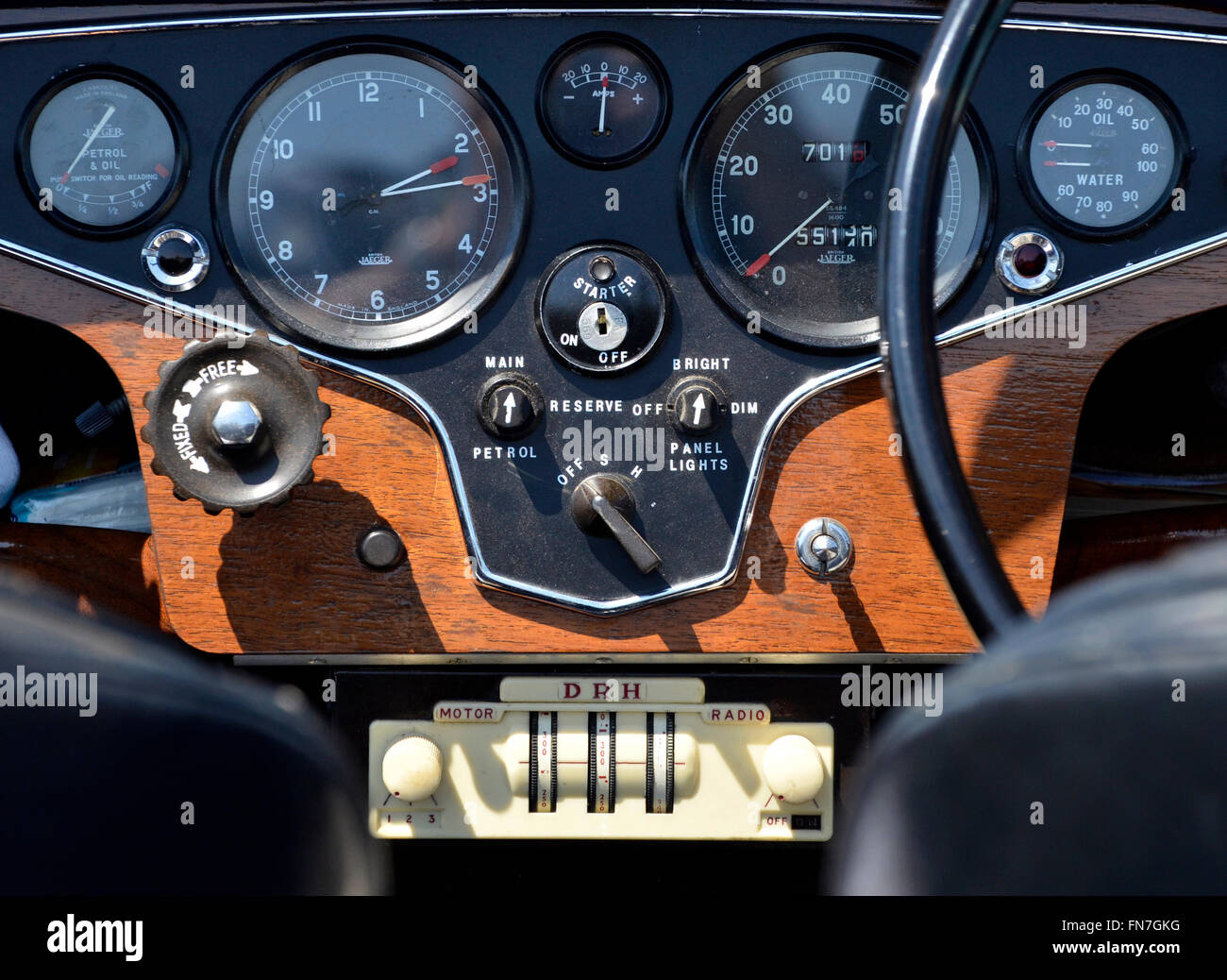 Oldtimer Sunbeam alpine dashboard Stockfotografie - Alamy