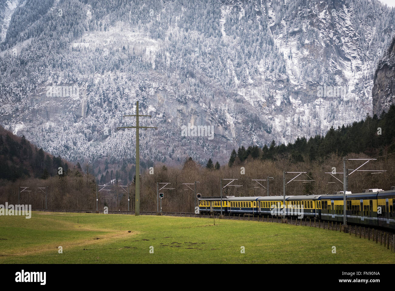 Zug nach Jungfrau Berg, Berenese Alpen, Schweiz Stockfotografie - Alamy