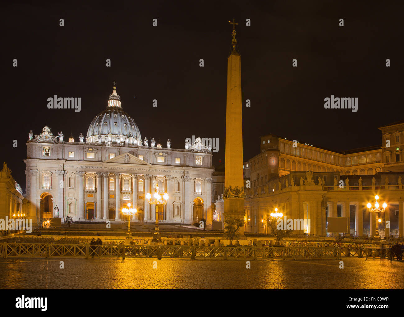 Rom - Petersdom - "Basilica di San Pietro" und dem Platz am Vorabend ...