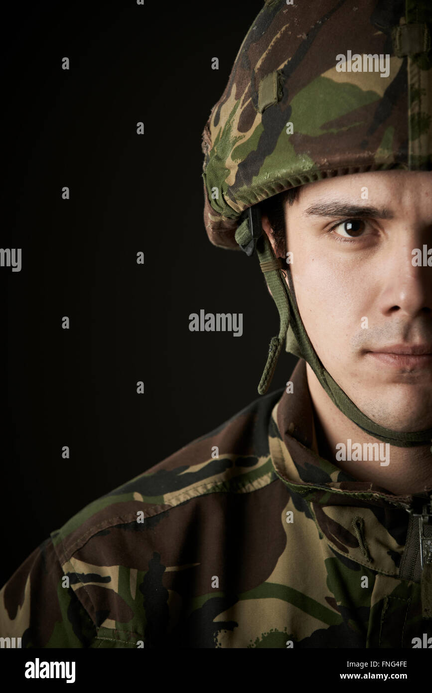 Portrait in uniform -Fotos und -Bildmaterial in hoher Auflösung – Alamy