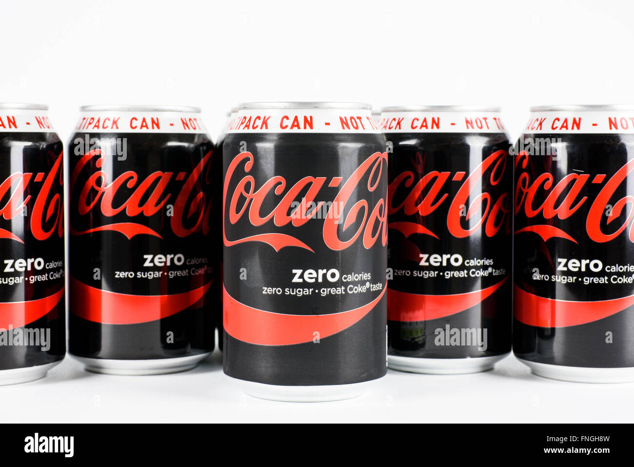 Dosen coca cola -Fotos und -Bildmaterial in hoher Auflösung – Alamy