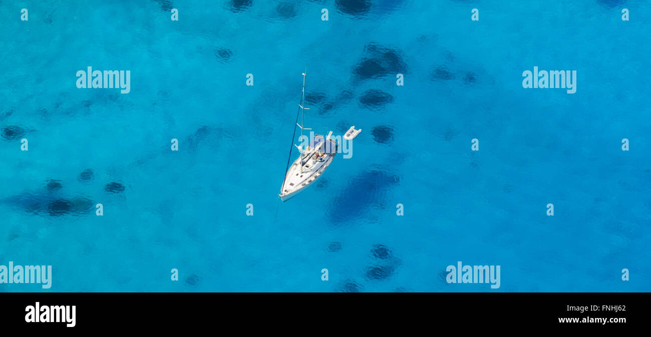 Yacht segel meer -Fotos und -Bildmaterial in hoher Auflösung – Alamy