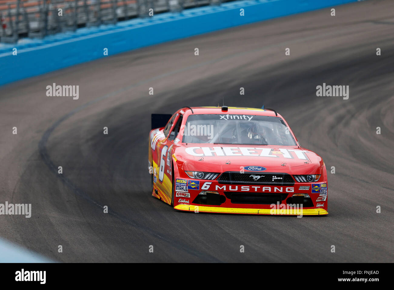 Avondale, AZ, USA. 11. März 2016. Avondale, AZ - 11. März 2016: Darrell ...